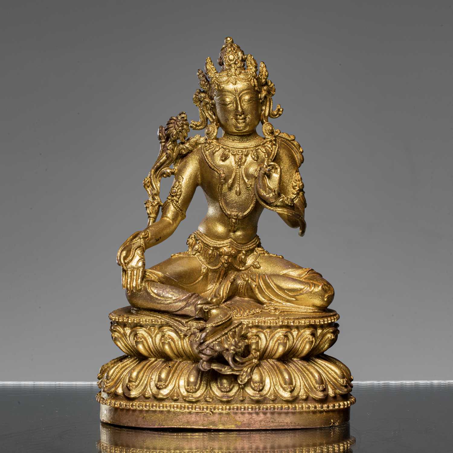 Lot 92 - A BRONZE GOLD COLOURED FIGURE OF GREEN TARA
